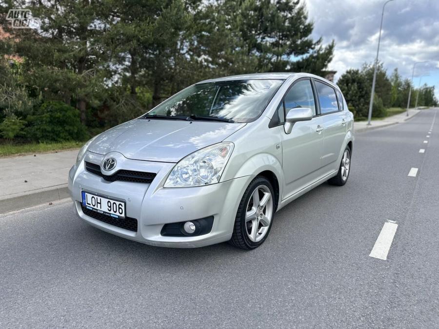 Toyota Corolla Verso 2008 in Vilnius, with an engine capacity of 2.20 L and mileage of 300 thousand km for 1700 €, photo 1 on AUTOMOTO.COM.LV