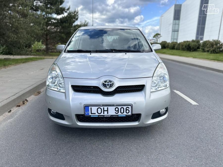 Toyota Corolla Verso 2008 in Vilnius, with an engine capacity of 2.20 L and mileage of 300 thousand km for 1700 €, photo 3 on AUTOMOTO.COM.LV