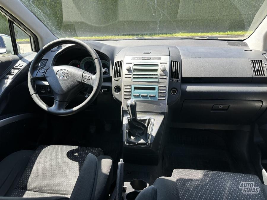 Toyota Corolla Verso 2008 in Vilnius, with an engine capacity of 2.20 L and mileage of 230 thousand km for 2000 €, photo 7 on AUTOMOTO.COM.LV