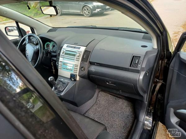Toyota Corolla Verso 2008 in Kaunas, with an engine capacity of 2.20 L and mileage of 310 thousand km for 2550 €, photo 3 on AUTOMOTO.COM.LV