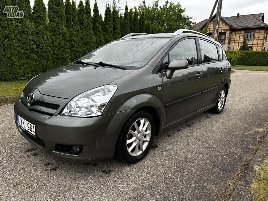 Toyota Corolla Verso 2008 in Vilnius, with an engine capacity of 2.20 L and mileage of 259 thousand km for 2000 €, photo 1 on AUTOMOTO.COM.LV