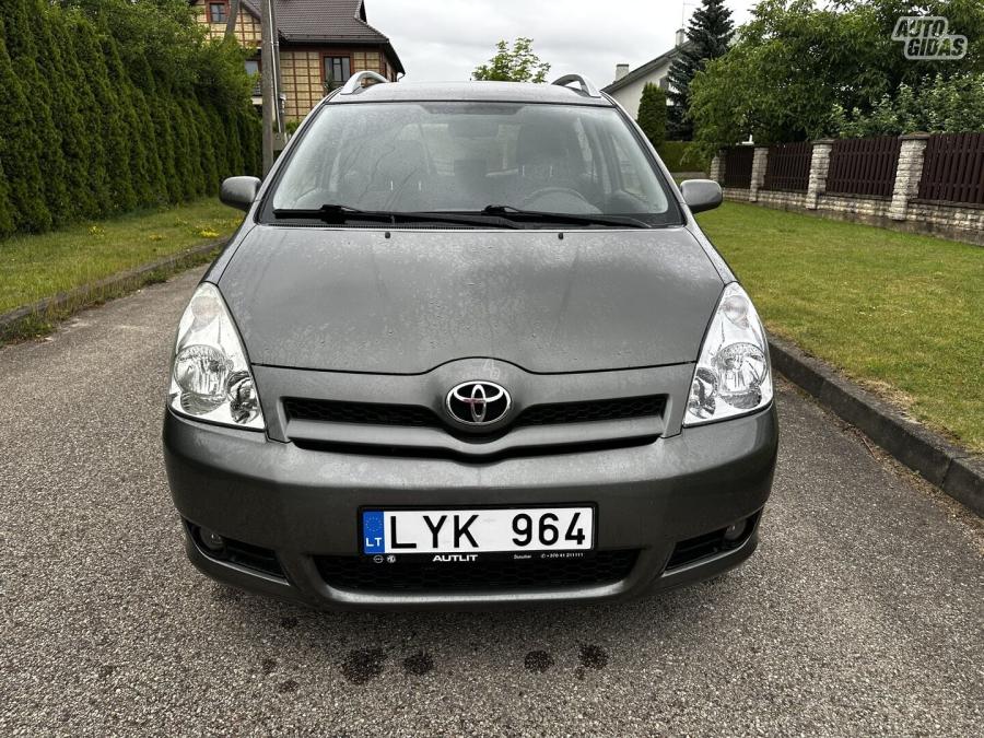 Toyota Corolla Verso 2008 in Vilnius, with an engine capacity of 2.20 L and mileage of 259 thousand km for 2000 €, photo 3 on AUTOMOTO.COM.LV