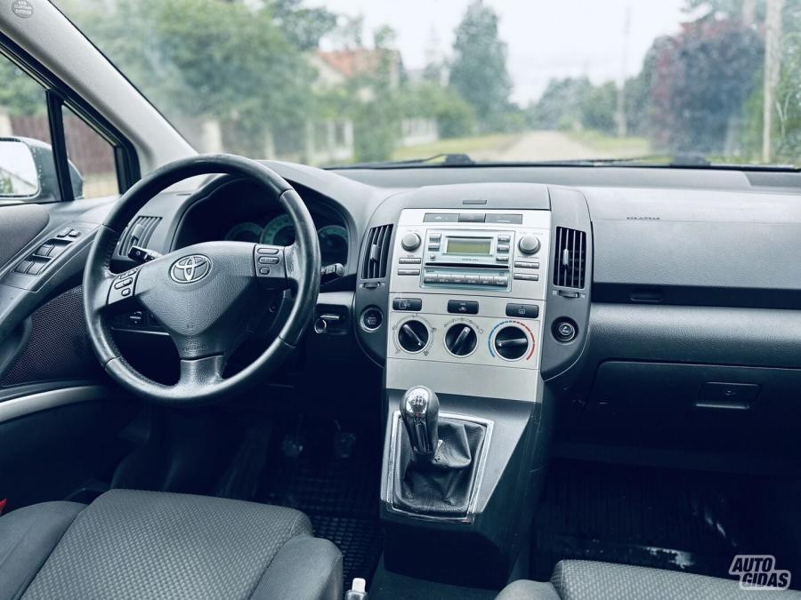 Toyota Corolla Verso 2008 in Vilnius, with an engine capacity of 2.20 L and mileage of 259 thousand km for 2000 €, photo 12 on AUTOMOTO.COM.LV
