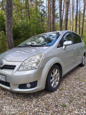 Toyota Corolla Verso 2009 in Vilnius, with an engine capacity of 2.20 L and mileage of 373 thousand km for 2000 €, photo 3 on AUTOMOTO.COM.LV