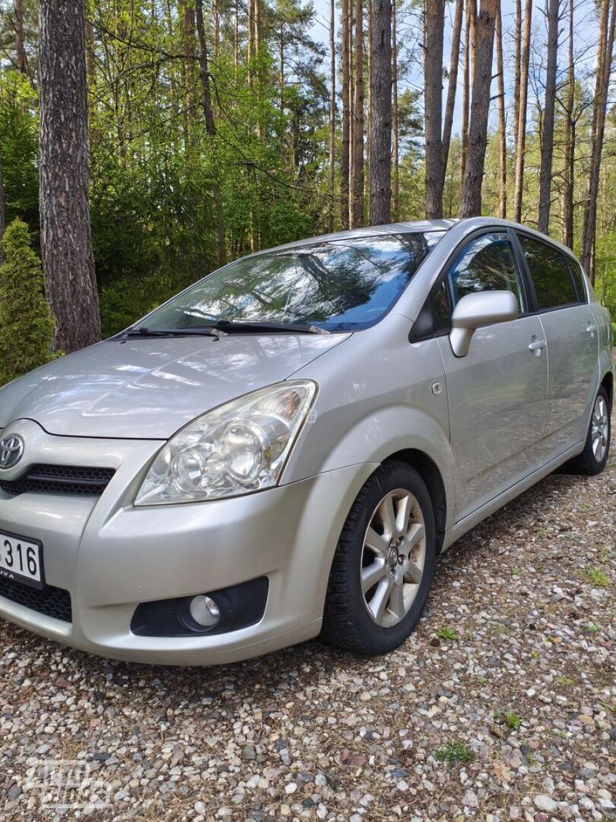 Toyota Corolla Verso 2009 in Vilnius, with an engine capacity of 2.20 L and mileage of 373 thousand km for 2000 €, photo 3 on AUTOMOTO.COM.LV