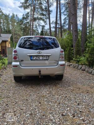 Toyota Corolla Verso 2009 in Vilnius, with an engine capacity of 2.20 L and mileage of 373 thousand km for 2000 €, photo 4 on AUTOMOTO.COM.LV