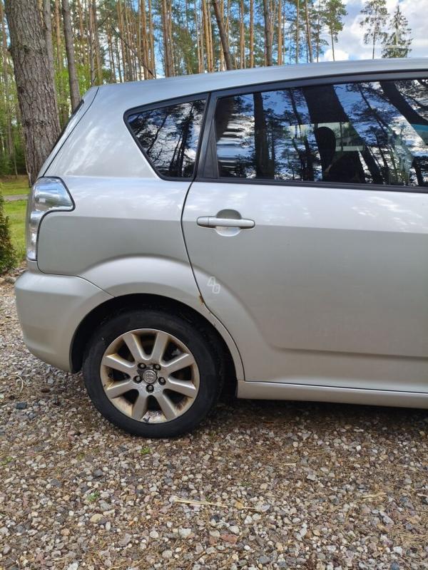 Toyota Corolla Verso 2009 Viļņa, ar dzinēja tilpumu 2.20 L un nobraukumu 373 tūkst. km par 2000 €, foto 4 vietnē AUTOMOTO.COM.LV