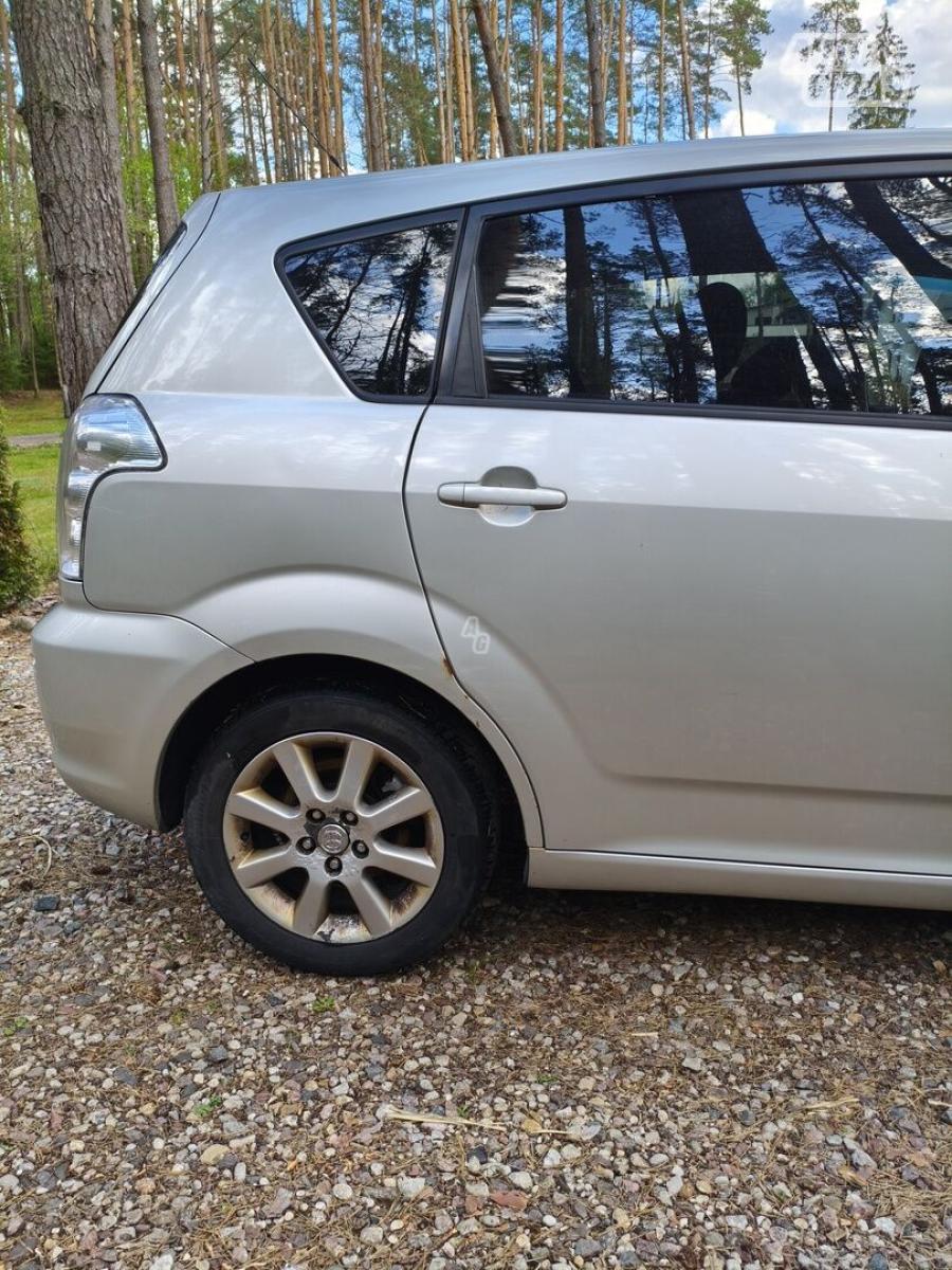 Toyota Corolla Verso 2009 in Vilnius, with an engine capacity of 2.20 L and mileage of 373 thousand km for 2000 €, photo 5 on AUTOMOTO.COM.LV