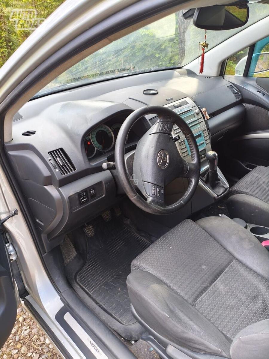Toyota Corolla Verso 2009 in Vilnius, with an engine capacity of 2.20 L and mileage of 373 thousand km for 2000 €, photo 8 on AUTOMOTO.COM.LV