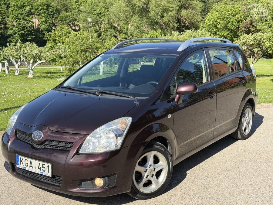 Violet Toyota Corolla Verso 2007 in Alytus, with an engine capacity of 2.20 L and mileage of 330 thousand km for 2350 €, photo 1 on AUTOMOTO.COM.LV