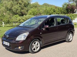 Violet Toyota Corolla Verso 2007 in Alytus, with an engine capacity of 2.20 L and mileage of 330 thousand km for 2350 €, photo 5 on AUTOMOTO.COM.LV