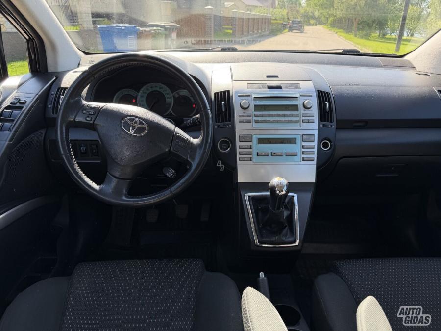 Violet Toyota Corolla Verso 2007 in Alytus, with an engine capacity of 2.20 L and mileage of 330 thousand km for 2350 €, photo 30 on AUTOMOTO.COM.LV