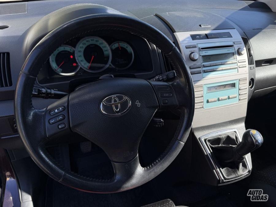 Violet Toyota Corolla Verso 2007 in Alytus, with an engine capacity of 2.20 L and mileage of 330 thousand km for 2350 €, photo 32 on AUTOMOTO.COM.LV