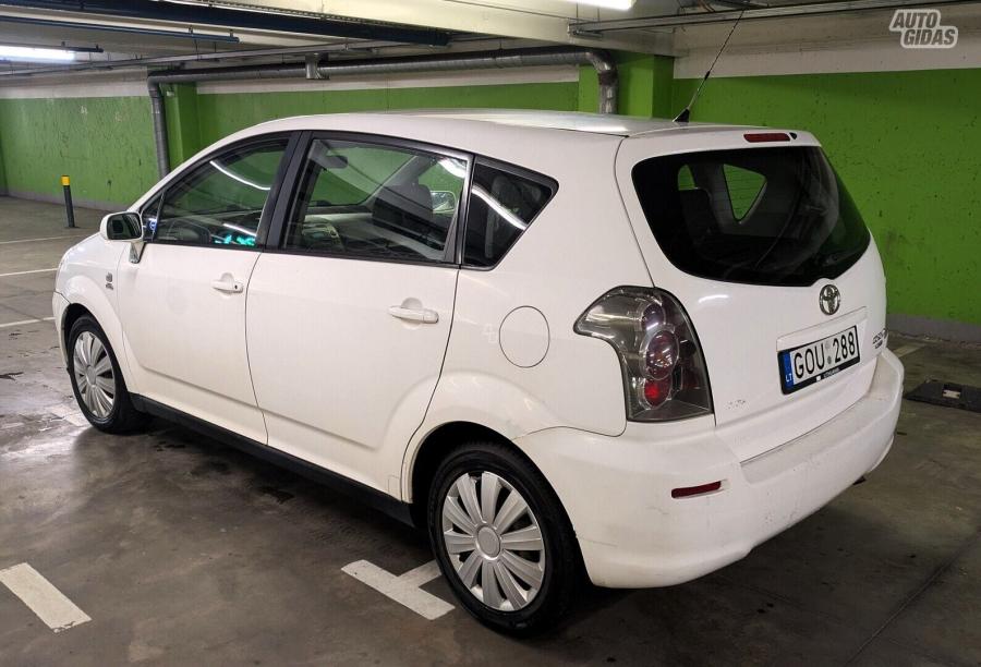 Balts Toyota Corolla Verso 2005 Viļņa, ar dzinēja tilpumu 2.00 L un nobraukumu 276 tūkst. km par 1450 €, foto 3 vietnē AUTOMOTO.COM.LV