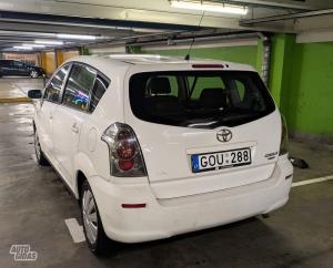 Balts Toyota Corolla Verso 2005 Viļņa, ar dzinēja tilpumu 2.00 L un nobraukumu 276 tūkst. km par 1450 €, foto 4 vietnē AUTOMOTO.COM.LV