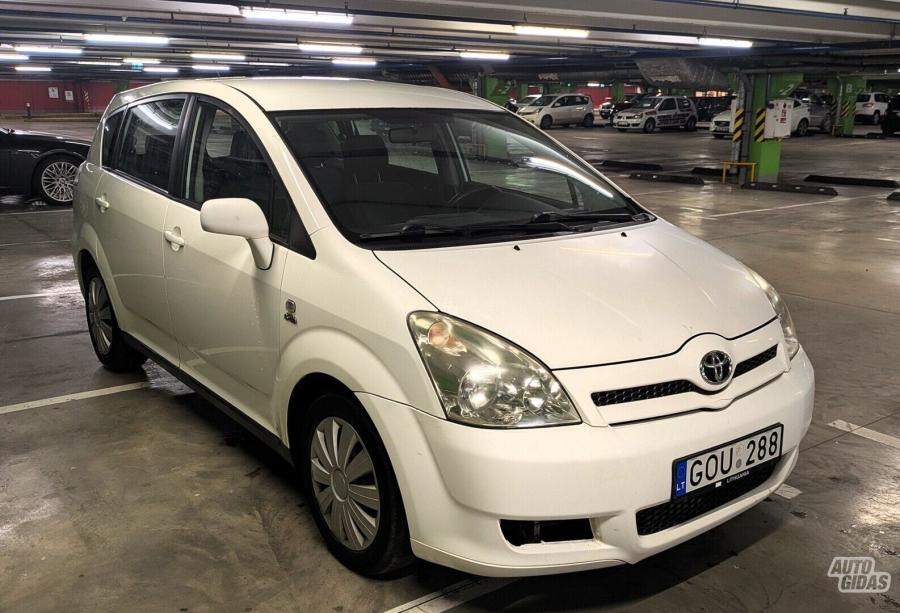 Balts Toyota Corolla Verso 2005 Viļņa, ar dzinēja tilpumu 2.00 L un nobraukumu 276 tūkst. km par 1450 €, foto 8 vietnē AUTOMOTO.COM.LV