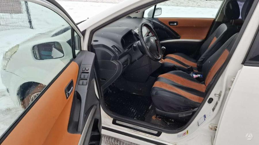 Balts Toyota Corolla Verso 2008 Kauņa, ar dzinēja tilpumu 2.23 L un nobraukumu 385 tūkst. km par 2150 €, foto 6 vietnē AUTOMOTO.COM.LV