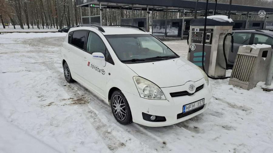 Balts Toyota Corolla Verso 2008 Kauņa, ar dzinēja tilpumu 2.23 L un nobraukumu 385 tūkst. km par 2150 €, foto 8 vietnē AUTOMOTO.COM.LV