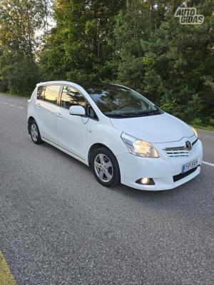Balts Toyota Corolla Verso 2012 Viļņa, ar dzinēja tilpumu 2.00 L un nobraukumu 269 tūkst. km par 2650 €, foto 4 vietnē AUTOMOTO.COM.LV