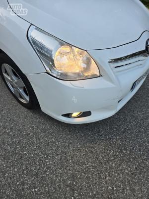 Balts Toyota Corolla Verso 2012 Viļņa, ar dzinēja tilpumu 2.00 L un nobraukumu 269 tūkst. km par 2650 €, foto 8 vietnē AUTOMOTO.COM.LV