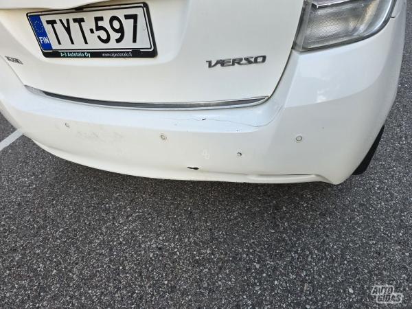 White Toyota Corolla Verso 2012 in Vilnius, with an engine capacity of 2.00 L and mileage of 269 thousand km for 2650 €, photo 9 on AUTOMOTO.COM.LV