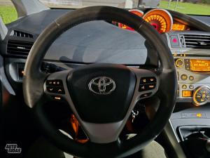 Balts Toyota Corolla Verso 2012 Viļņa, ar dzinēja tilpumu 2.00 L un nobraukumu 269 tūkst. km par 2650 €, foto 12 vietnē AUTOMOTO.COM.LV