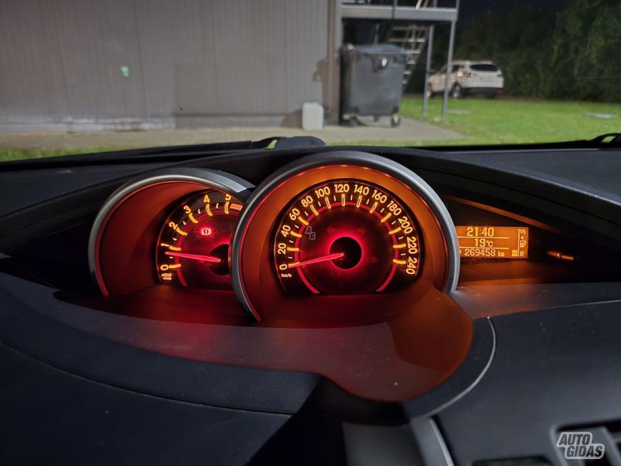 Balts Toyota Corolla Verso 2012 Viļņa, ar dzinēja tilpumu 2.00 L un nobraukumu 269 tūkst. km par 2650 €, foto 14 vietnē AUTOMOTO.COM.LV