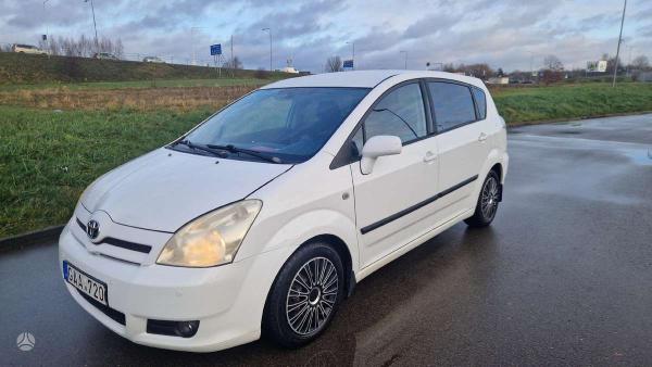 White Toyota Corolla Verso 2007 in Kretinga, with an engine capacity of 2.20 L and mileage of 268 thousand km for 1650 €, photo 5 on AUTOMOTO.COM.LV