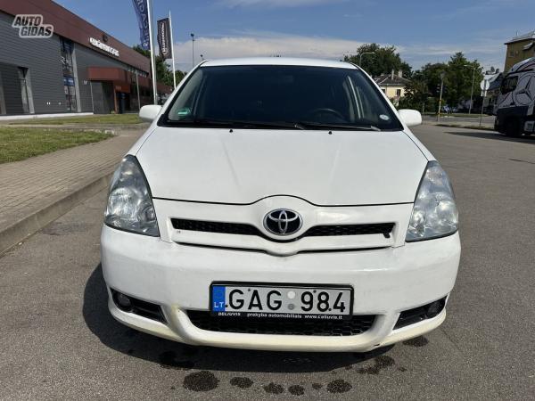 White Toyota Corolla Verso 2007 in Panevezys, with an engine capacity of 2.20 L and mileage of 371 thousand km for 1300 €, photo 2 on AUTOMOTO.COM.LV