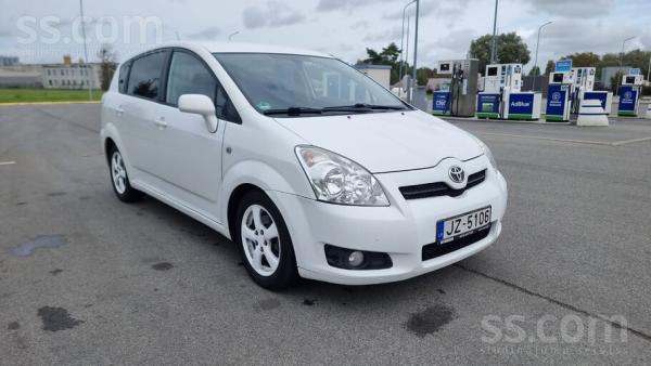 Balts Toyota Corolla Verso 2007 Liepāja, ar dzinēja tilpumu 2.20 L un nobraukumu 0 tūkst. km par 2800 €, foto 3 vietnē AUTOMOTO.COM.LV