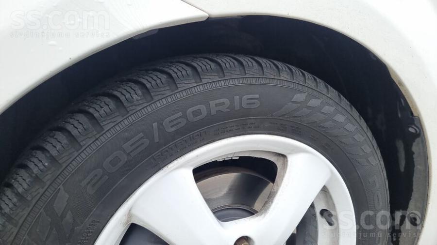 Balts Toyota Corolla Verso 2007 Liepāja, ar dzinēja tilpumu 2.20 L un nobraukumu 0 tūkst. km par 2800 €, foto 6 vietnē AUTOMOTO.COM.LV