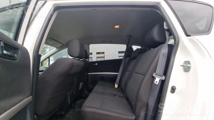 Balts Toyota Corolla Verso 2007 Liepāja, ar dzinēja tilpumu 2.20 L un nobraukumu 0 tūkst. km par 2800 €, foto 8 vietnē AUTOMOTO.COM.LV
