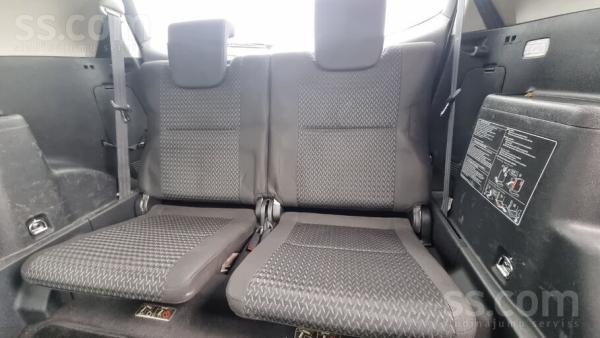 Balts Toyota Corolla Verso 2007 Liepāja, ar dzinēja tilpumu 2.20 L un nobraukumu 0 tūkst. km par 2800 €, foto 9 vietnē AUTOMOTO.COM.LV
