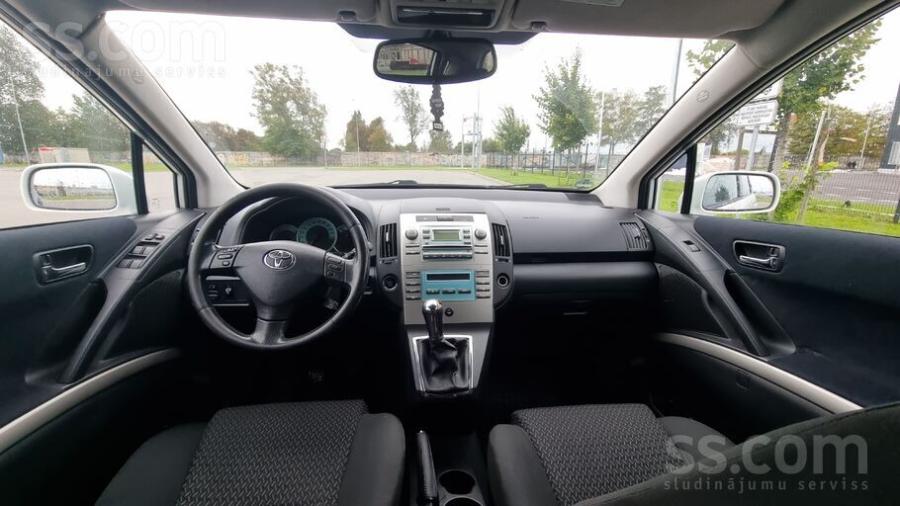 Balts Toyota Corolla Verso 2007 Liepāja, ar dzinēja tilpumu 2.20 L un nobraukumu 0 tūkst. km par 2800 €, foto 10 vietnē AUTOMOTO.COM.LV