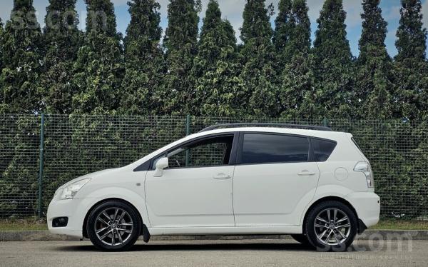 White Toyota Corolla Verso 2008 in Jelgava, with an engine capacity of 2.20 L and mileage of 326 thousand km for 1490 €, photo 5 on AUTOMOTO.COM.LV