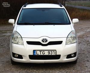 White Toyota Corolla Verso 2008 in Petrikaiciai, with an engine capacity of 2.20 L and mileage of 366 thousand km for 2499 €, photo 2 on AUTOMOTO.COM.LV