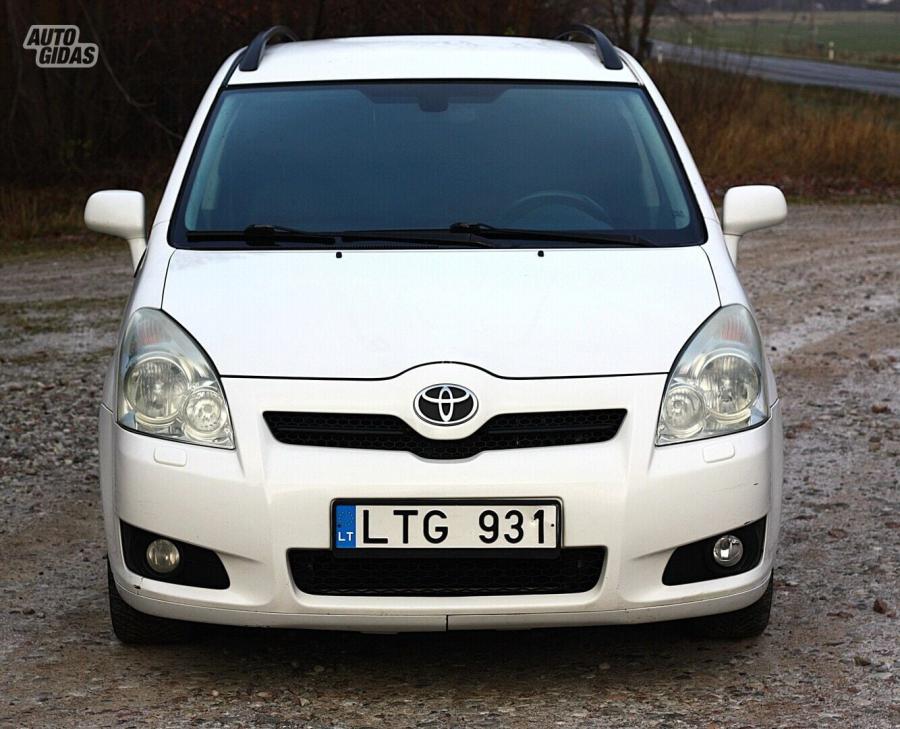 White Toyota Corolla Verso 2008 in Petrikaiciai, with an engine capacity of 2.20 L and mileage of 366 thousand km for 2499 €, photo 2 on AUTOMOTO.COM.LV