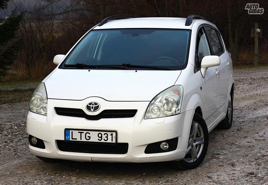 White Toyota Corolla Verso 2008 in Petrikaiciai, with an engine capacity of 2.20 L and mileage of 366 thousand km for 2499 €, photo 4 on AUTOMOTO.COM.LV