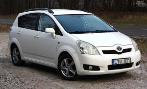 White Toyota Corolla Verso 2008 in Petrikaiciai, with an engine capacity of 2.20 L and mileage of 366 thousand km for 2499 €, photo 5 on AUTOMOTO.COM.LV