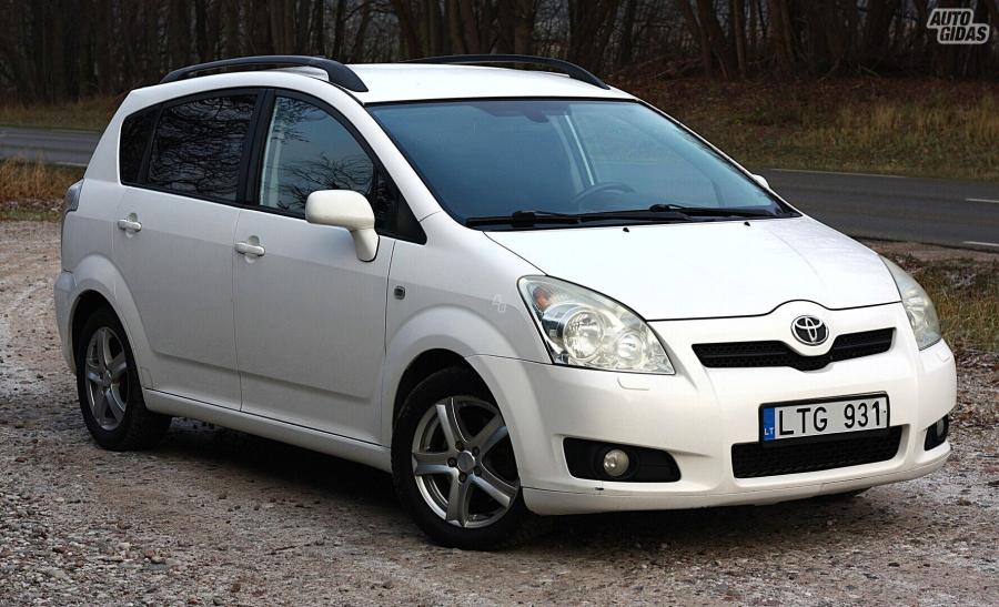 White Toyota Corolla Verso 2008 in Petrikaiciai, with an engine capacity of 2.20 L and mileage of 366 thousand km for 2499 €, photo 5 on AUTOMOTO.COM.LV
