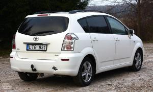 White Toyota Corolla Verso 2008 in Petrikaiciai, with an engine capacity of 2.20 L and mileage of 366 thousand km for 2499 €, photo 9 on AUTOMOTO.COM.LV