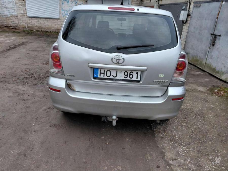 Dzeltens Toyota Corolla Verso 2005 Alīta, ar dzinēja tilpumu 2.00 L un nobraukumu 59 tūkst. km par 800 €, foto 4 vietnē AUTOMOTO.COM.LV