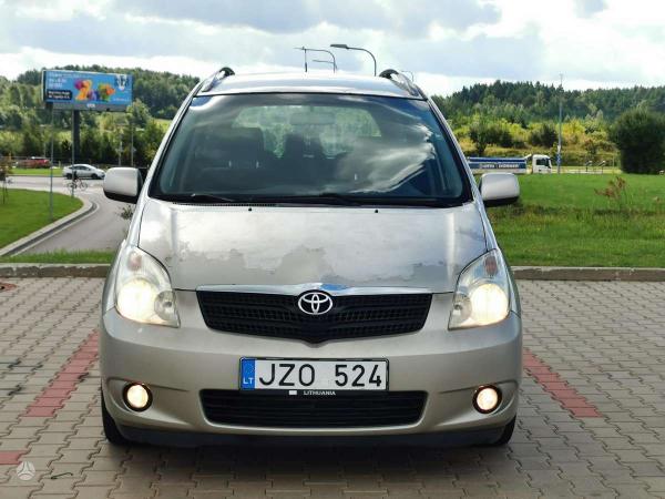 Yellow Toyota Corolla Verso 2002 in Vilnius, with an engine capacity of 2.00 L and mileage of 274 thousand km for 900 €, photo 6 on AUTOMOTO.COM.LV
