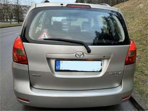 Yellow Toyota Corolla Verso 2003 in Vilnius, with an engine capacity of 2.00 L and mileage of 310 thousand km for 790 €, photo 4 on AUTOMOTO.COM.LV