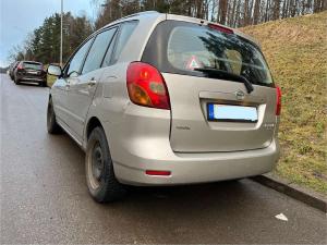 Yellow Toyota Corolla Verso 2003 in Vilnius, with an engine capacity of 2.00 L and mileage of 310 thousand km for 790 €, photo 5 on AUTOMOTO.COM.LV