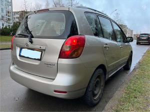 Yellow Toyota Corolla Verso 2003 in Vilnius, with an engine capacity of 2.00 L and mileage of 310 thousand km for 790 €, photo 6 on AUTOMOTO.COM.LV
