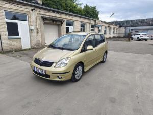 Yellow Toyota Corolla Verso 2003 in Panevezys, with an engine capacity of 2.00 L and mileage of 310 thousand km for 950 €, photo  on AUTOMOTO.COM.LV