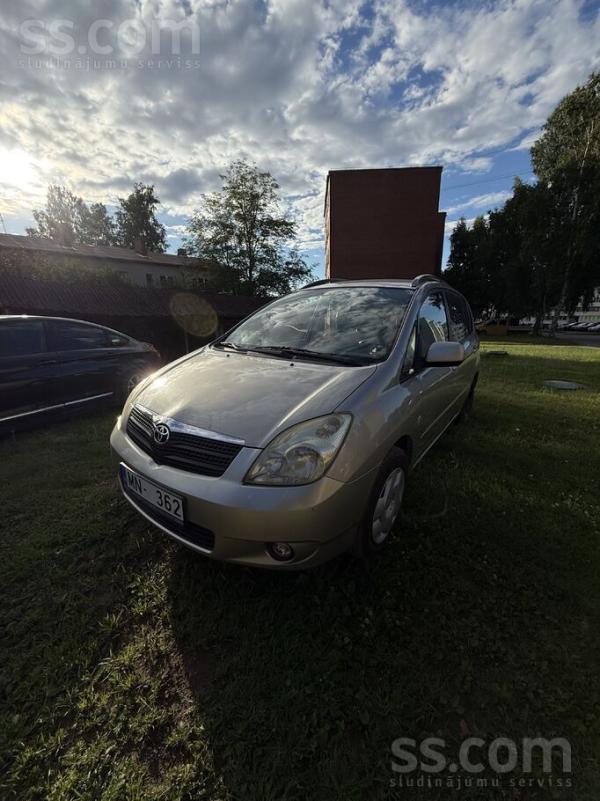 Dzeltens Toyota Corolla Verso 2004 Cēsis, ar dzinēja tilpumu 2.00 L un nobraukumu 335 tūkst. km par 900 €, foto 1 vietnē AUTOMOTO.COM.LV