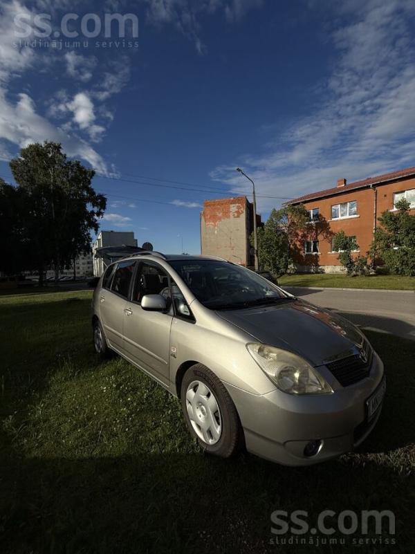 Dzeltens Toyota Corolla Verso 2004 Cēsis, ar dzinēja tilpumu 2.00 L un nobraukumu 335 tūkst. km par 900 €, foto 2 vietnē AUTOMOTO.COM.LV