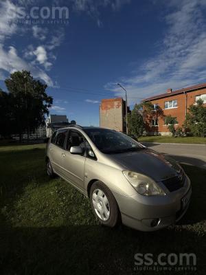 Желтый Тойота Королла Версо 2004 в Цесис, объемом двигателя 2.00 л и пробегом 335 тыс. км за 900 €, фото 3 на AUTOMOTO.COM.LV